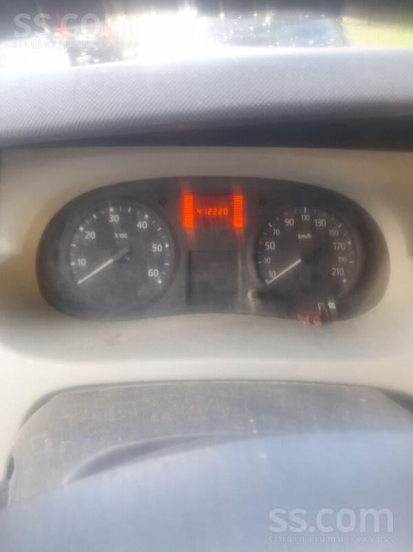 Balts Renault Trafic 2008 Rīga, ar dzinēja tilpumu 2.00 L un nobraukumu 412 tūkst. km par 2600 €, foto 9 vietnē AUTOMOTO.COM.LV