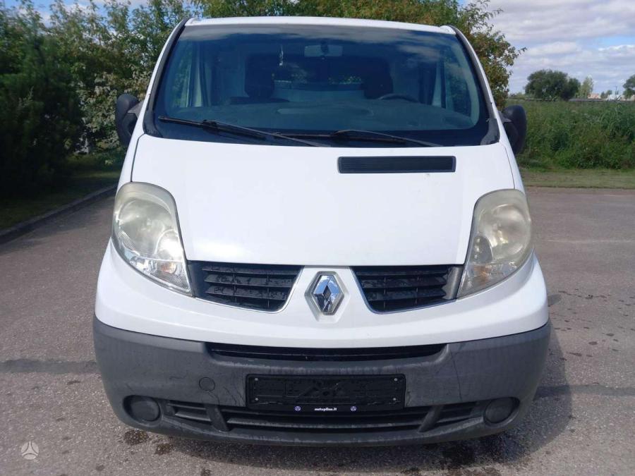 White Renault Trafic 2009 in Ukmerge, with an engine capacity of 2.00 L and mileage of 194 thousand km for 3750 €, photo 4 on AUTOMOTO.COM.LV