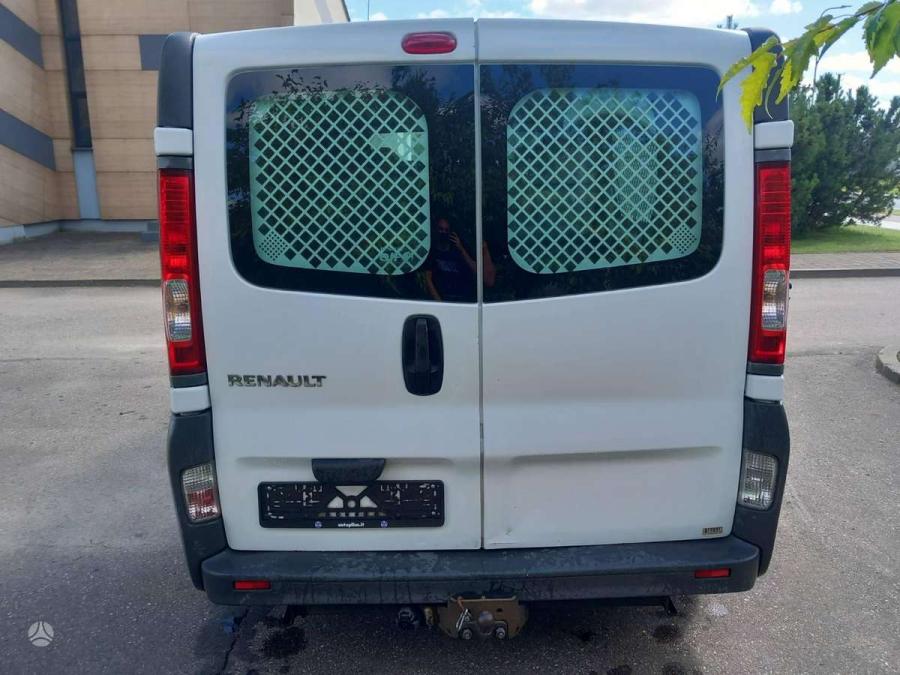 White Renault Trafic 2009 in Ukmerge, with an engine capacity of 2.00 L and mileage of 194 thousand km for 3750 €, photo 7 on AUTOMOTO.COM.LV