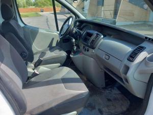 White Renault Trafic 2009 in Ukmerge, with an engine capacity of 2.00 L and mileage of 194 thousand km for 3750 €, photo 10 on AUTOMOTO.COM.LV