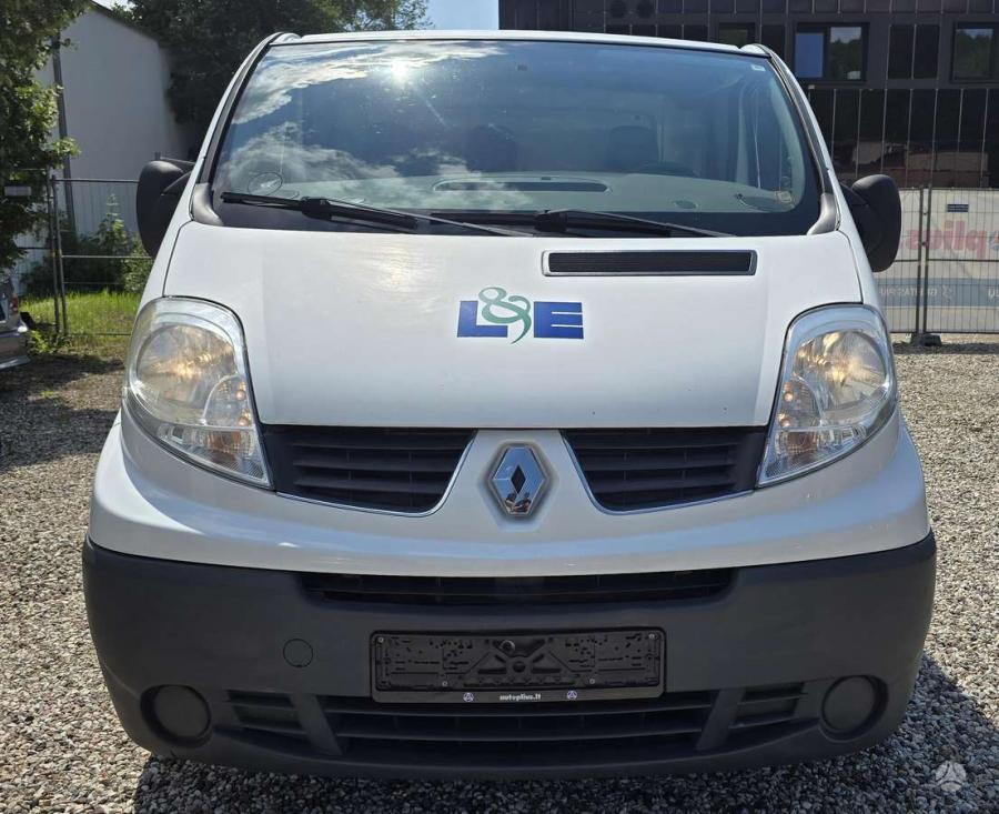 Balts Renault Trafic 2010 Kauņa, ar dzinēja tilpumu 2.00 L un nobraukumu 64 tūkst. km par 4750 €, foto 3 vietnē AUTOMOTO.COM.LV