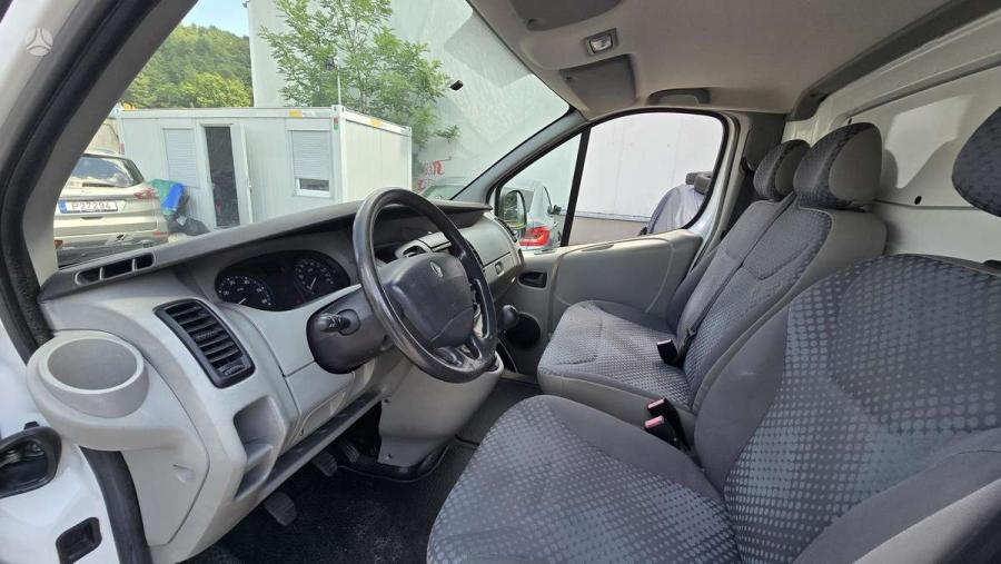 Balts Renault Trafic 2010 Kauņa, ar dzinēja tilpumu 2.00 L un nobraukumu 64 tūkst. km par 4750 €, foto 8 vietnē AUTOMOTO.COM.LV