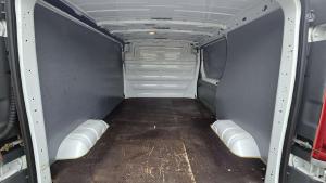 Balts Renault Trafic 2010 Kauņa, ar dzinēja tilpumu 2.00 L un nobraukumu 65 tūkst. km par 4699 €, foto 14 vietnē AUTOMOTO.COM.LV