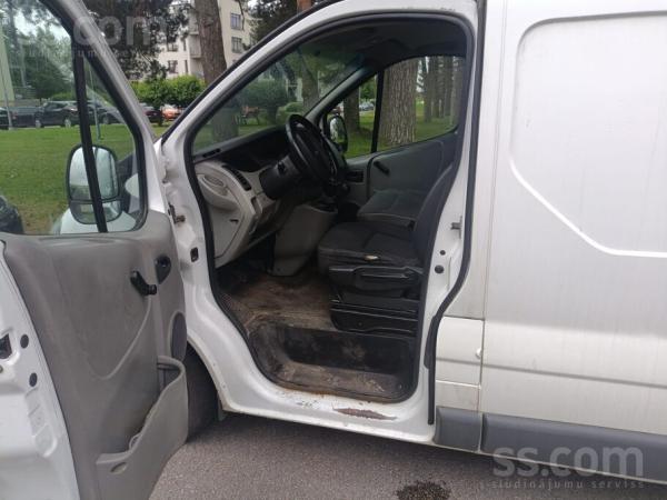 White Renault Trafic 2010 in Riga, with an engine capacity of 2.00 L and mileage of 420 thousand km for 2500 €, photo 9 on AUTOMOTO.COM.LV