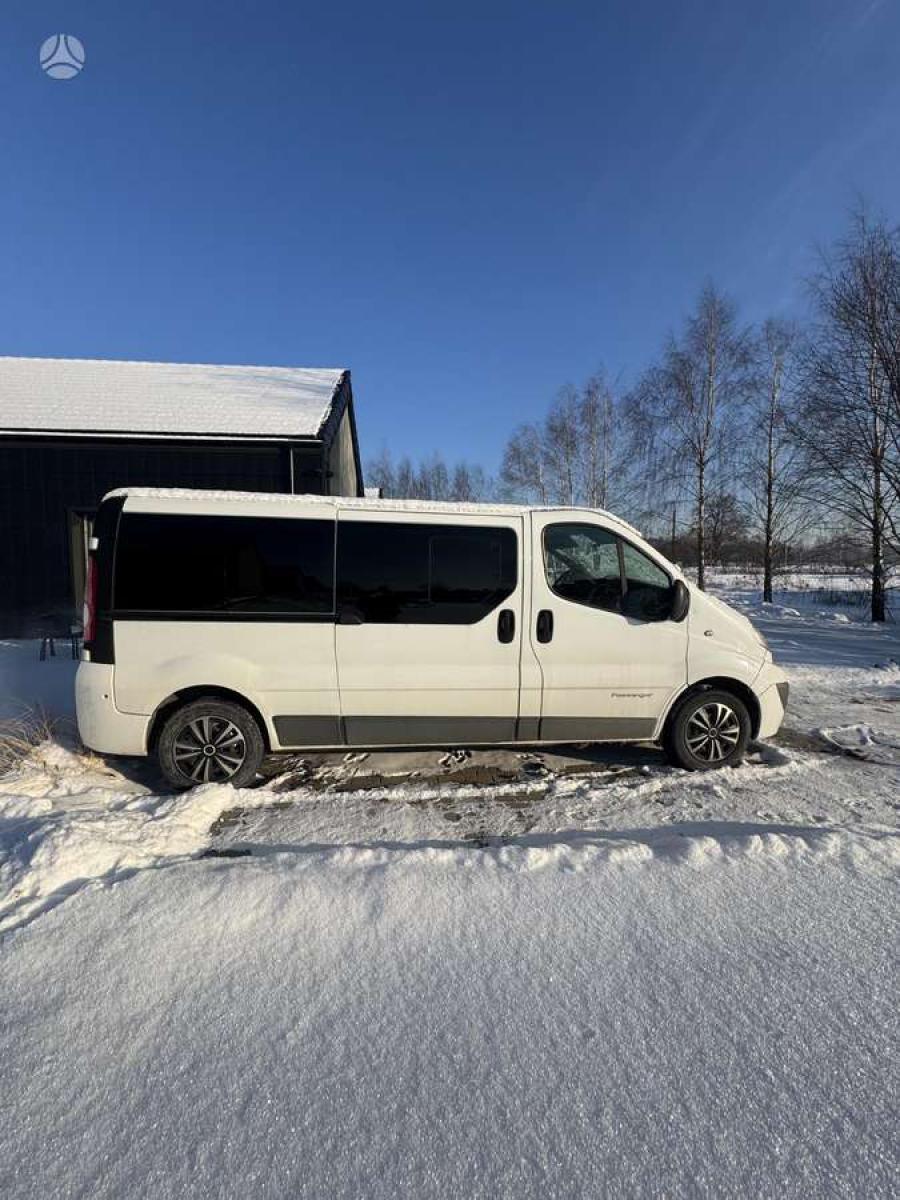 Balts Renault Trafic 2011 Viļņa, ar dzinēja tilpumu 2.50 L un nobraukumu 189 tūkst. km par 6000 €, foto 9 vietnē AUTOMOTO.COM.LV