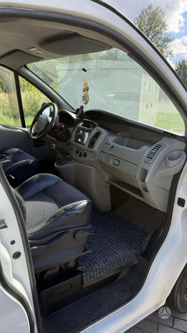White Renault Trafic 2011 in Kaunas, with an engine capacity of 2.00 L and mileage of 266 thousand km for 4200 €, photo 8 on AUTOMOTO.COM.LV
