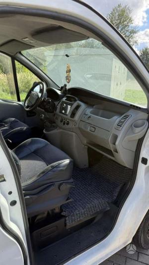 White Renault Trafic 2011 in Kaunas, with an engine capacity of 2.00 L and mileage of 266 thousand km for 4200 €, photo 8 on AUTOMOTO.COM.LV