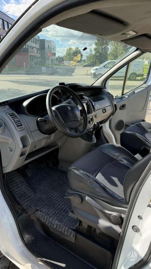 White Renault Trafic 2011 in Kaunas, with an engine capacity of 2.00 L and mileage of 266 thousand km for 4200 €, photo 9 on AUTOMOTO.COM.LV
