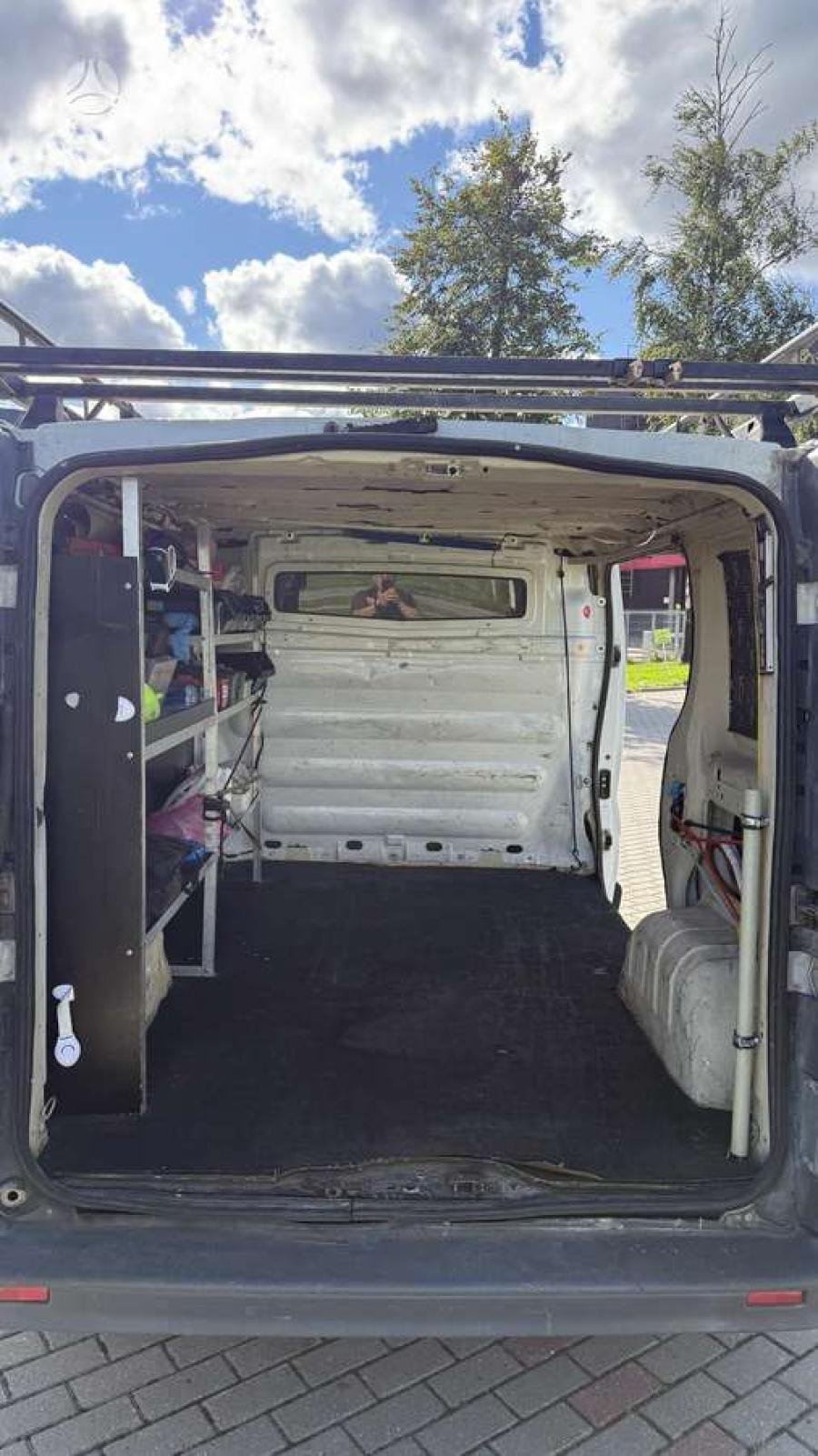 White Renault Trafic 2011 in Kaunas, with an engine capacity of 2.00 L and mileage of 266 thousand km for 4200 €, photo 14 on AUTOMOTO.COM.LV