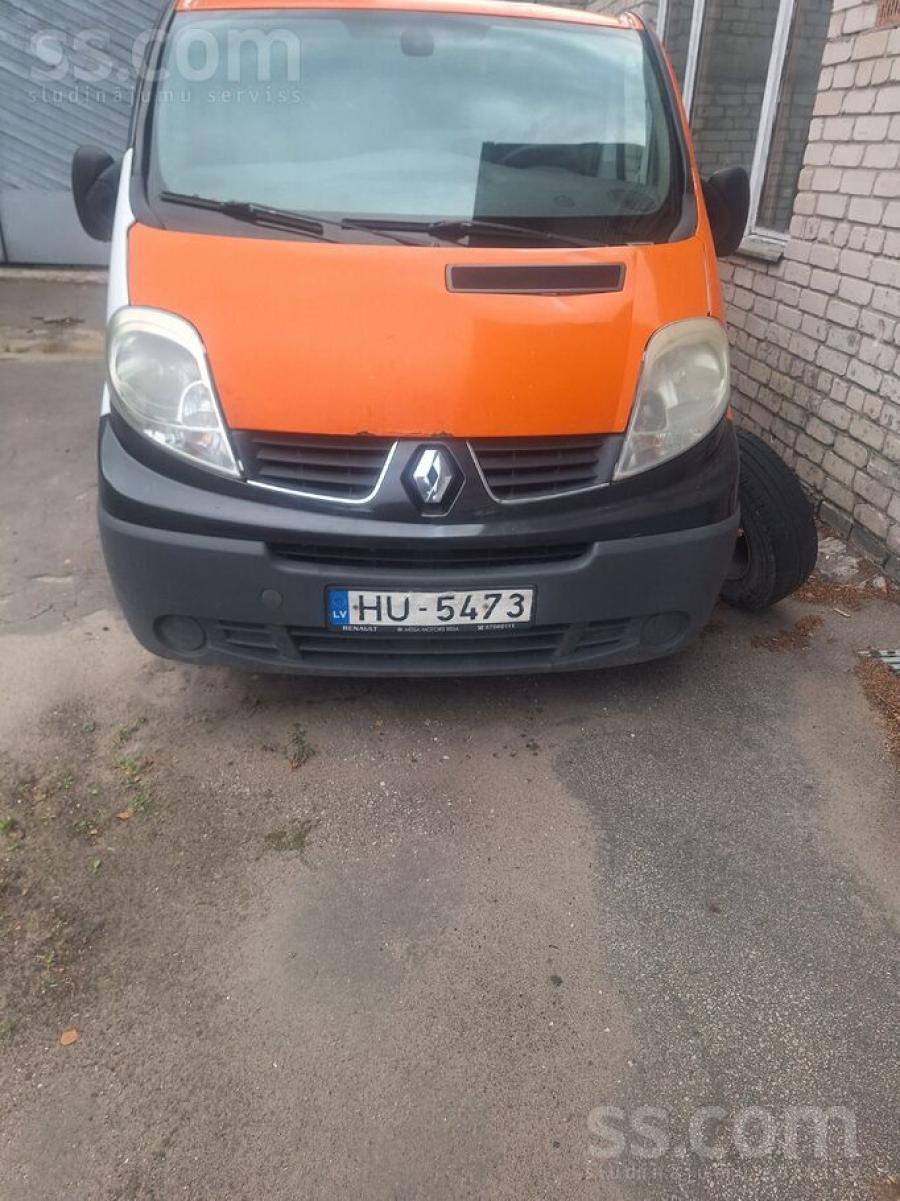 White Renault Trafic 2011 in Riga, with an engine capacity of 2.00 L and mileage of 466 thousand km for 2600 €, photo 1 on AUTOMOTO.COM.LV