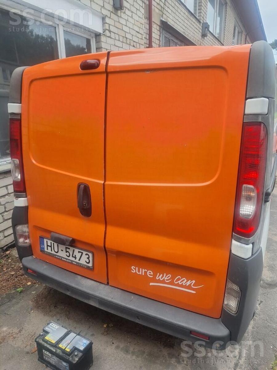 White Renault Trafic 2011 in Riga, with an engine capacity of 2.00 L and mileage of 466 thousand km for 2600 €, photo 3 on AUTOMOTO.COM.LV