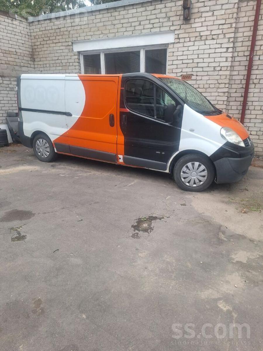 White Renault Trafic 2011 in Riga, with an engine capacity of 2.00 L and mileage of 466 thousand km for 2600 €, photo 6 on AUTOMOTO.COM.LV