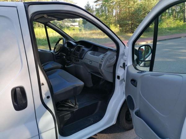 White Renault Trafic 2012 in Druskininkai, with an engine capacity of 2.00 L and mileage of 236 thousand km for 6500 €, photo 3 on AUTOMOTO.COM.LV