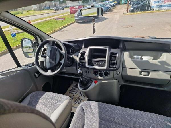 White Renault Trafic 2012 in Klaipeda, with an engine capacity of 2.00 L and mileage of 284 thousand km for 7999 €, photo 9 on AUTOMOTO.COM.LV