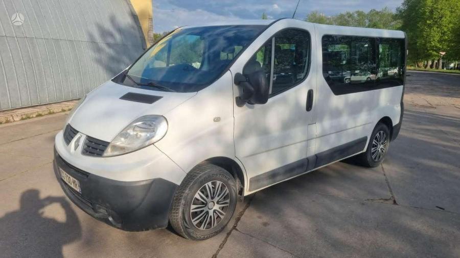 White Renault Trafic 2012 in Taurage, with an engine capacity of 2.00 L and mileage of 271 thousand km for 4400 €, photo 3 on AUTOMOTO.COM.LV