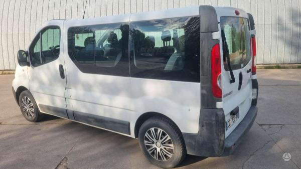 White Renault Trafic 2012 in Taurage, with an engine capacity of 2.00 L and mileage of 271 thousand km for 4400 €, photo 3 on AUTOMOTO.COM.LV
