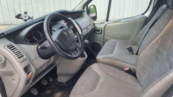 White Renault Trafic 2012 in Taurage, with an engine capacity of 2.00 L and mileage of 271 thousand km for 4400 €, photo 6 on AUTOMOTO.COM.LV
