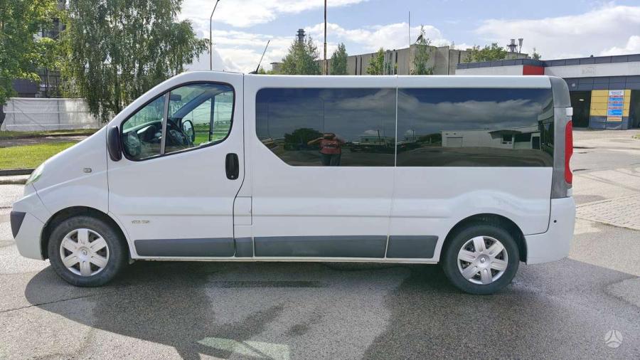White Renault Trafic 2012 in Vilnius, with an engine capacity of 2.00 L and mileage of 302 thousand km for 8300 €, photo 3 on AUTOMOTO.COM.LV