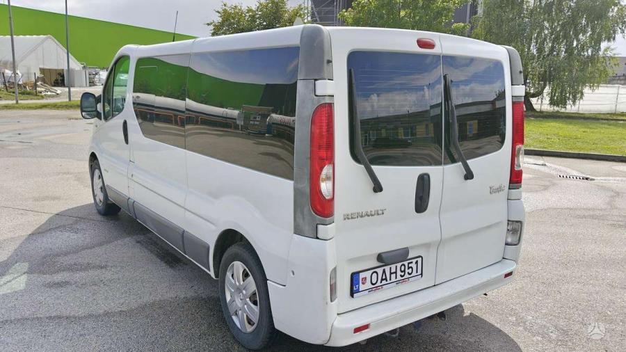 White Renault Trafic 2012 in Vilnius, with an engine capacity of 2.00 L and mileage of 302 thousand km for 8300 €, photo 4 on AUTOMOTO.COM.LV