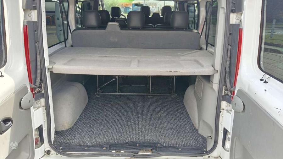 White Renault Trafic 2012 in Vilnius, with an engine capacity of 2.00 L and mileage of 302 thousand km for 8300 €, photo 13 on AUTOMOTO.COM.LV