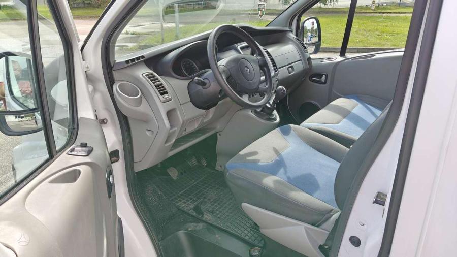 White Renault Trafic 2012 in Vilnius, with an engine capacity of 2.00 L and mileage of 302 thousand km for 8300 €, photo 14 on AUTOMOTO.COM.LV