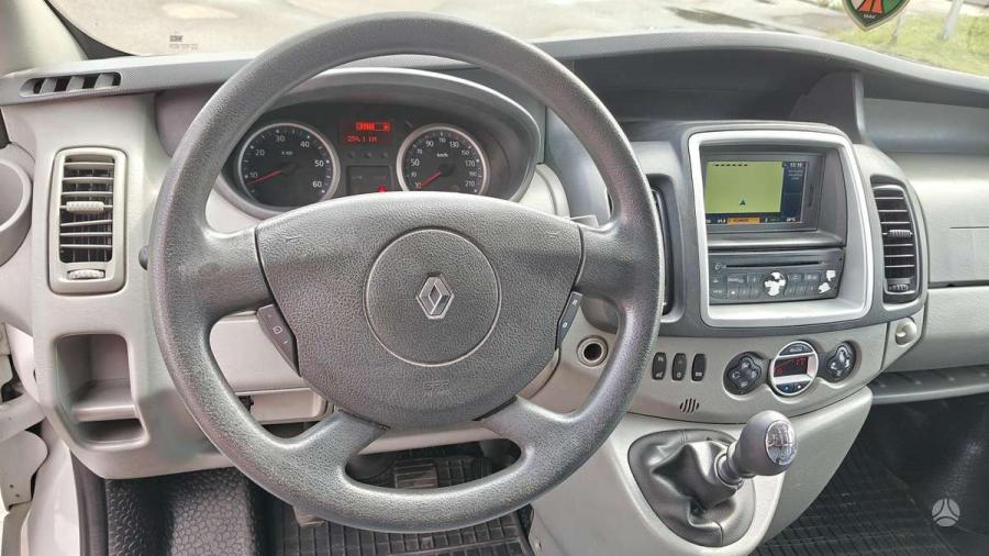 White Renault Trafic 2012 in Vilnius, with an engine capacity of 2.00 L and mileage of 302 thousand km for 8300 €, photo 18 on AUTOMOTO.COM.LV
