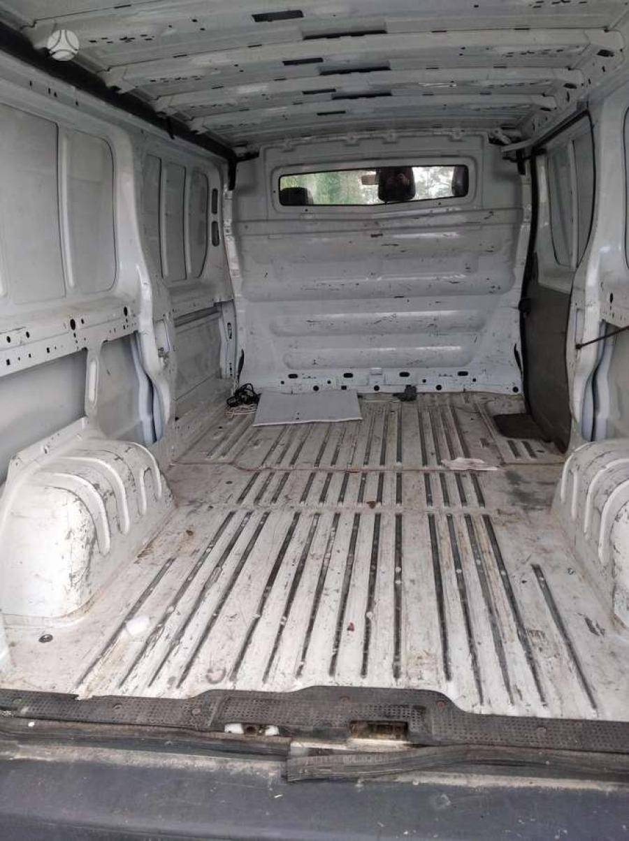 White Renault Trafic 2013 in Vilnius, with an engine capacity of 2.00 L and mileage of 510 thousand km for 4400 €, photo 3 on AUTOMOTO.COM.LV
