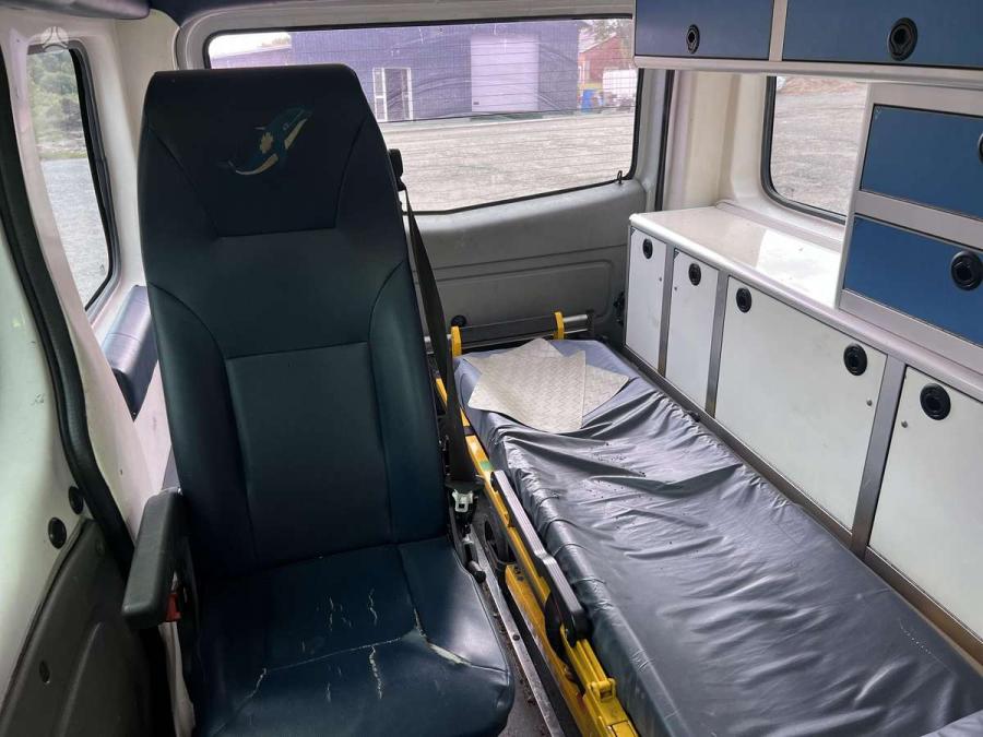 White Renault Trafic 2013 in Raseiniai, with an engine capacity of 2.00 L and mileage of 256 thousand km for 4200 €, photo 11 on AUTOMOTO.COM.LV