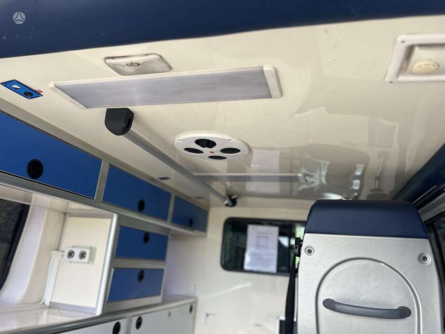 White Renault Trafic 2013 in Raseiniai, with an engine capacity of 2.00 L and mileage of 256 thousand km for 4200 €, photo 12 on AUTOMOTO.COM.LV