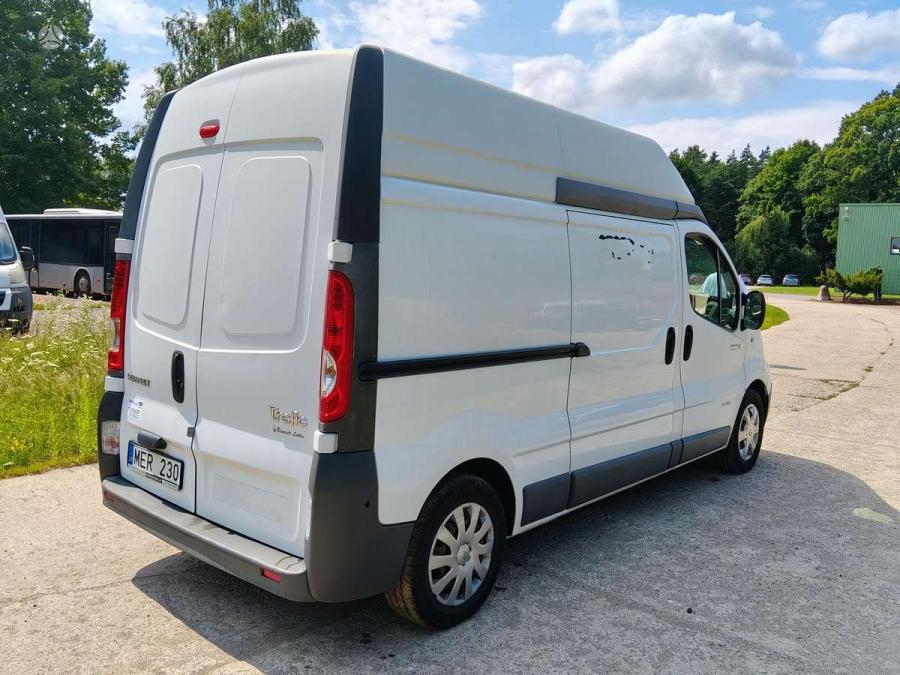 Balts Renault Trafic 2013 Panevēža, ar dzinēja tilpumu 2.00 L un nobraukumu 261 tūkst. km par 7200 €, foto 4 vietnē AUTOMOTO.COM.LV