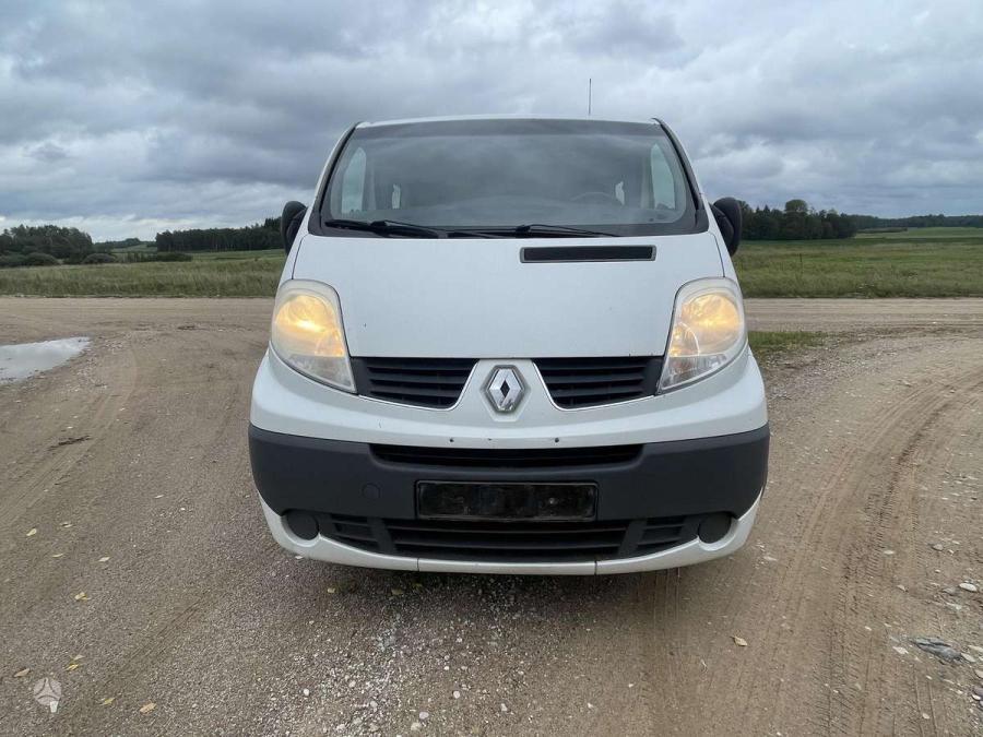 White Renault Trafic 2013 in Moletai, with an engine capacity of 2.00 L and mileage of 358 thousand km for 5500 €, photo 3 on AUTOMOTO.COM.LV
