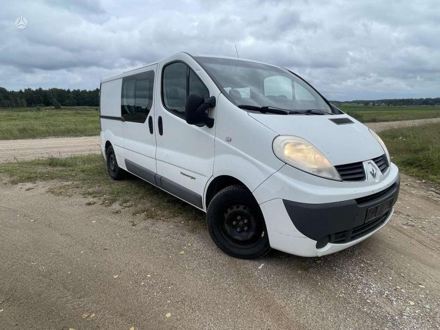 White Renault Trafic 2013 in Moletai, with an engine capacity of 2.00 L and mileage of 358 thousand km for 5500 €, photo 4 on AUTOMOTO.COM.LV