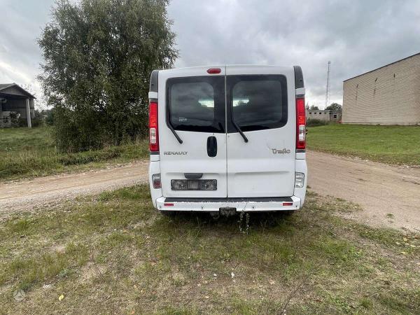 White Renault Trafic 2013 in Moletai, with an engine capacity of 2.00 L and mileage of 358 thousand km for 5500 €, photo 6 on AUTOMOTO.COM.LV