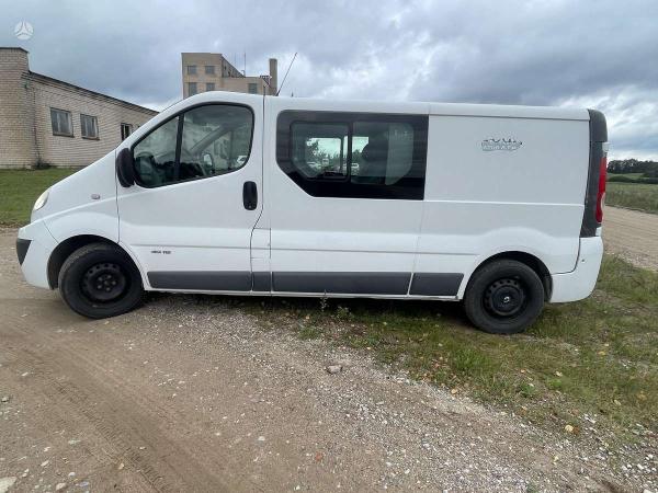 White Renault Trafic 2013 in Moletai, with an engine capacity of 2.00 L and mileage of 358 thousand km for 5500 €, photo 7 on AUTOMOTO.COM.LV