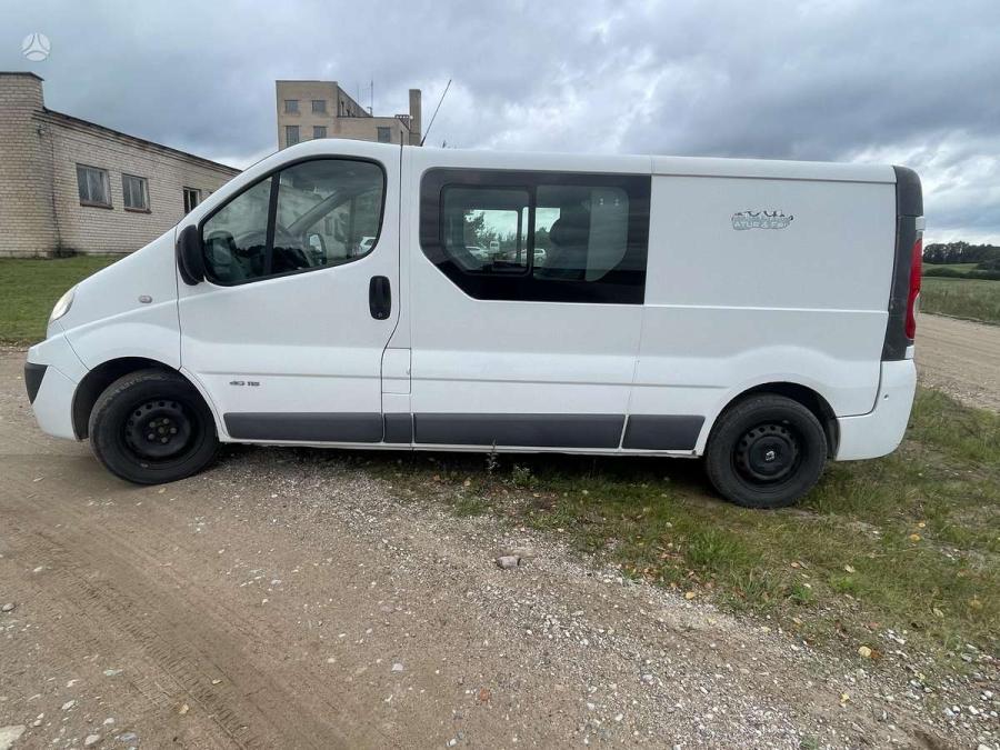 White Renault Trafic 2013 in Moletai, with an engine capacity of 2.00 L and mileage of 358 thousand km for 5500 €, photo 7 on AUTOMOTO.COM.LV