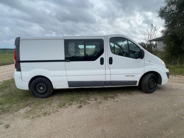 White Renault Trafic 2013 in Moletai, with an engine capacity of 2.00 L and mileage of 358 thousand km for 5500 €, photo 8 on AUTOMOTO.COM.LV