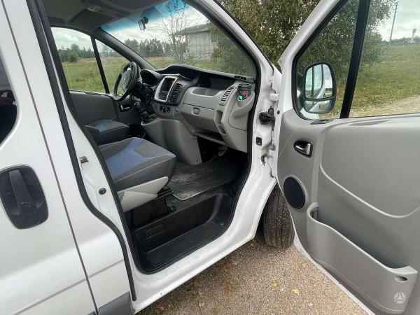 White Renault Trafic 2013 in Moletai, with an engine capacity of 2.00 L and mileage of 358 thousand km for 5500 €, photo 11 on AUTOMOTO.COM.LV