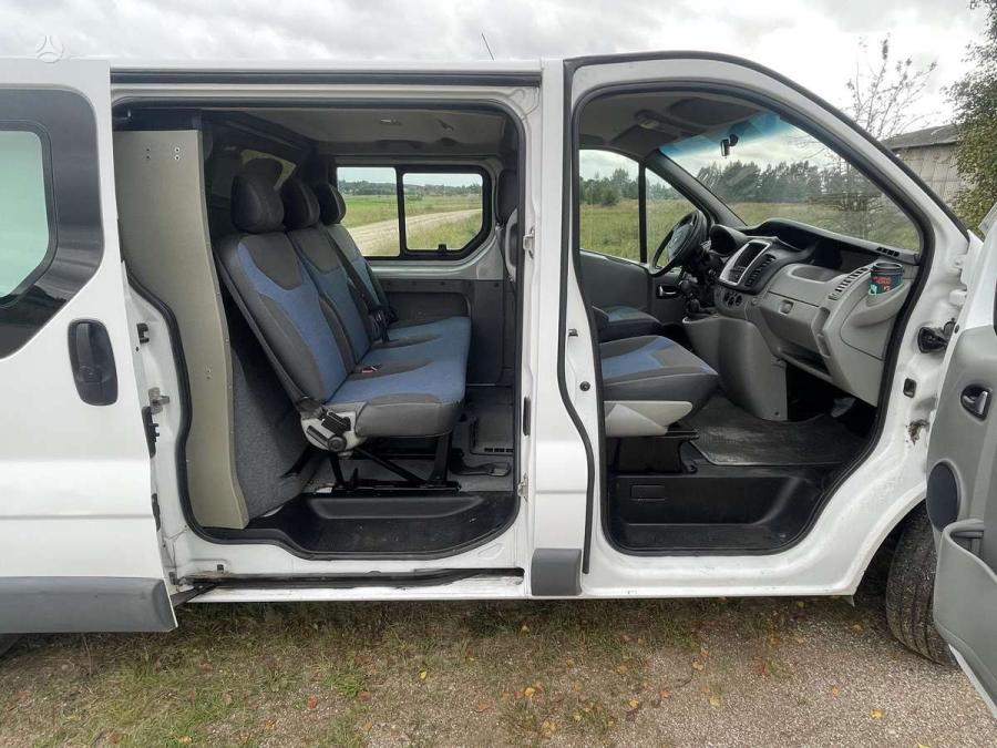 White Renault Trafic 2013 in Moletai, with an engine capacity of 2.00 L and mileage of 358 thousand km for 5500 €, photo 12 on AUTOMOTO.COM.LV