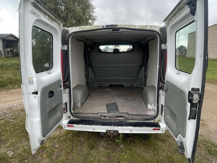 White Renault Trafic 2013 in Moletai, with an engine capacity of 2.00 L and mileage of 358 thousand km for 5500 €, photo 13 on AUTOMOTO.COM.LV