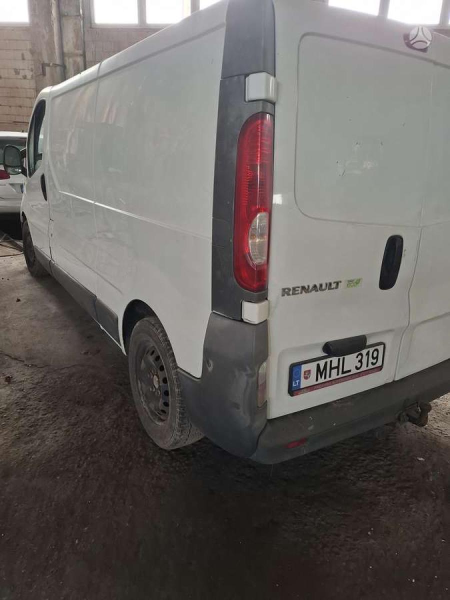 White Renault Trafic 2014 in Klaipeda, with an engine capacity of 2.00 L and mileage of 270 thousand km for 4830 €, photo 4 on AUTOMOTO.COM.LV