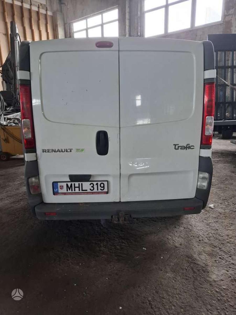 White Renault Trafic 2014 in Klaipeda, with an engine capacity of 2.00 L and mileage of 270 thousand km for 4830 €, photo 5 on AUTOMOTO.COM.LV