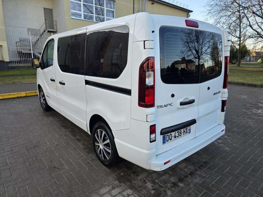 Balts Renault Trafic 2015 Tauragė, ar dzinēja tilpumu 1.60 L un nobraukumu 225 tūkst. km par 5500 €, foto 4 vietnē AUTOMOTO.COM.LV