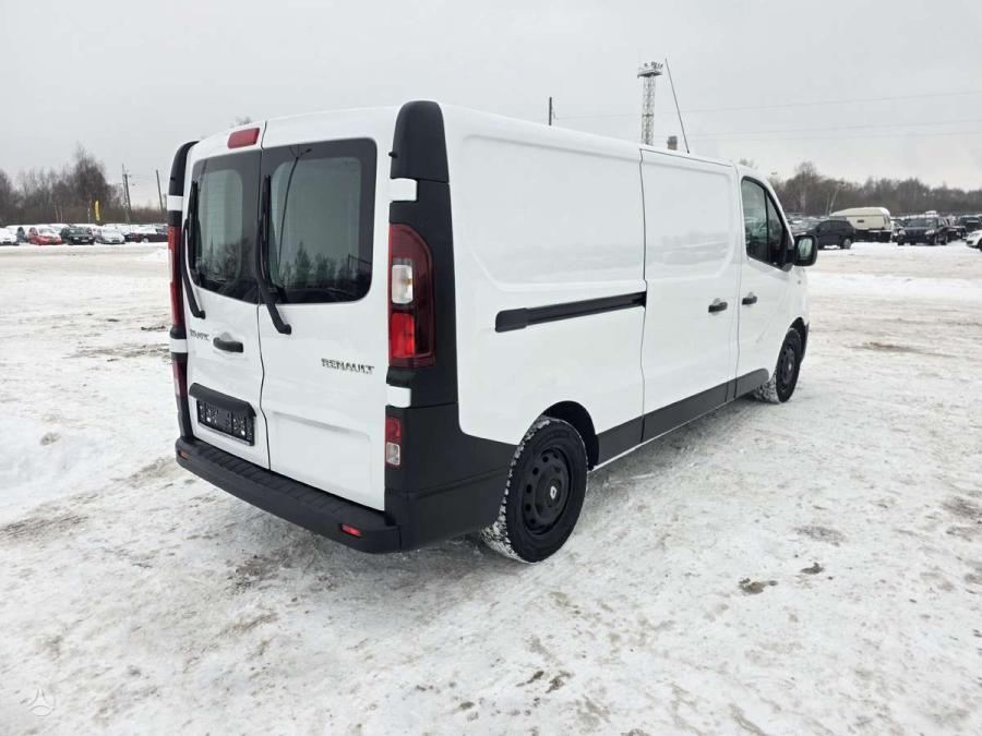 White Renault Trafic 2015 in Marijampole, with an engine capacity of 1.60 L and mileage of 186 thousand km for 6990 €, photo 4 on AUTOMOTO.COM.LV