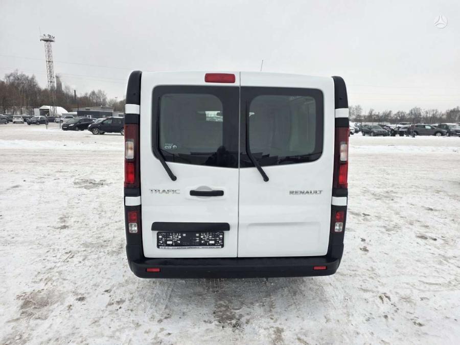 White Renault Trafic 2015 in Marijampole, with an engine capacity of 1.60 L and mileage of 186 thousand km for 6990 €, photo 5 on AUTOMOTO.COM.LV