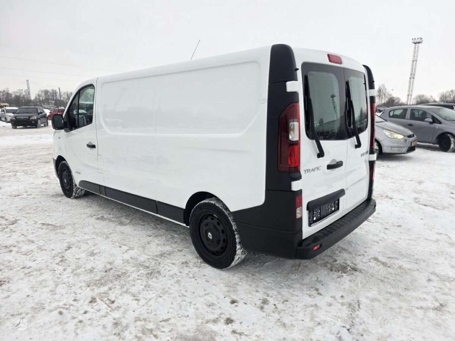 White Renault Trafic 2015 in Marijampole, with an engine capacity of 1.60 L and mileage of 186 thousand km for 6990 €, photo 6 on AUTOMOTO.COM.LV