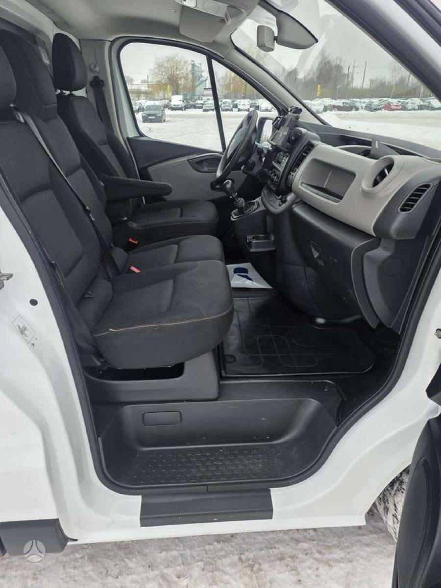 White Renault Trafic 2015 in Marijampole, with an engine capacity of 1.60 L and mileage of 186 thousand km for 6990 €, photo 11 on AUTOMOTO.COM.LV