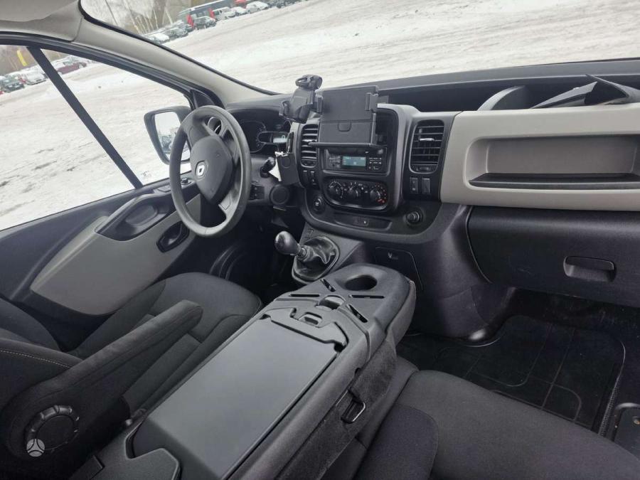 White Renault Trafic 2015 in Marijampole, with an engine capacity of 1.60 L and mileage of 186 thousand km for 6990 €, photo 13 on AUTOMOTO.COM.LV
