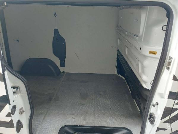 White Renault Trafic 2015 in Siauliai, with an engine capacity of 1.60 L and mileage of 230 thousand km for 6750 €, photo 7 on AUTOMOTO.COM.LV