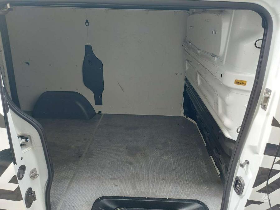 White Renault Trafic 2015 in Siauliai, with an engine capacity of 1.60 L and mileage of 230 thousand km for 6750 €, photo 8 on AUTOMOTO.COM.LV