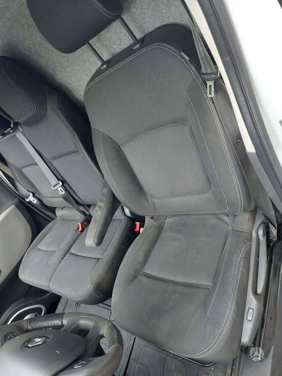 White Renault Trafic 2015 in Siauliai, with an engine capacity of 1.60 L and mileage of 230 thousand km for 6750 €, photo 13 on AUTOMOTO.COM.LV